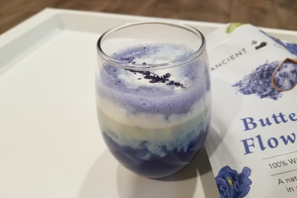 How to Make a Butterfly Pea Latte (Blue Matcha Latte Recipe)