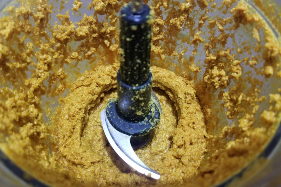 How to Make Turmeric Paste (With Fresh Root or Dried)